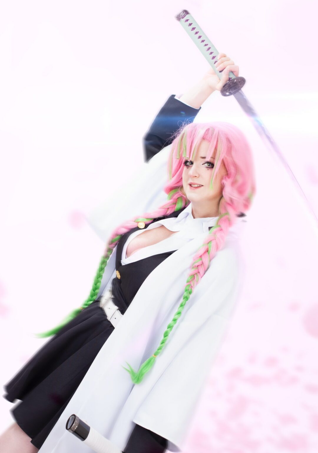 Photoshoot: Mitsuri Kanroji (Kimetsu no Yaiba - Clionie Lockhart) - Cosplay.hu